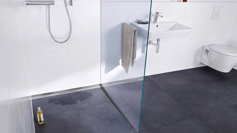 Bodengleiche, begehbare Dusche abdichten nach DIN 18534