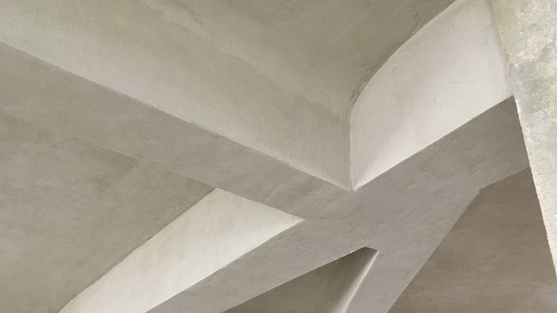 Brandschutzputz SikaCem Pyrocoat für Stahlbeton- und Stahlkonstruktionen