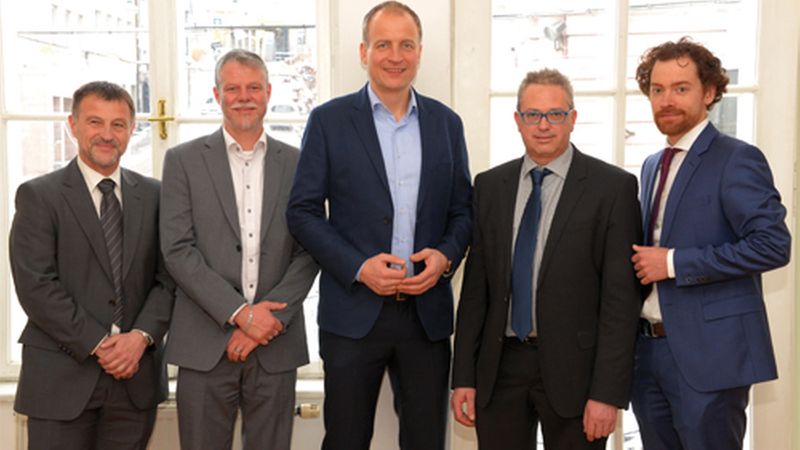 FURAL und Dipling: Zusammenschluss zweier Metalldeckenhersteller