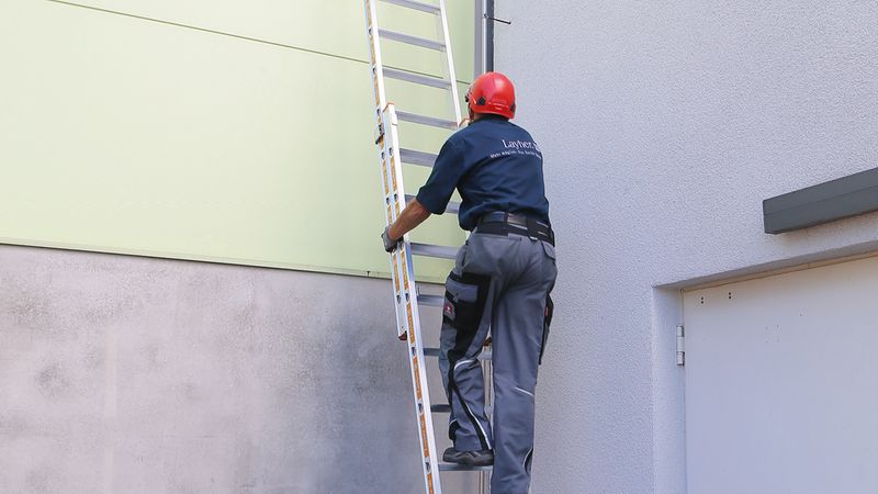 Richtiges Arbeiten auf Leitern