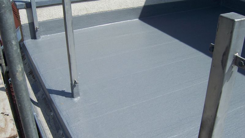 Flüssigkunststoff: Durchdringungen sicher anschließen