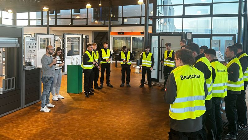 Schirmer & Wirus Fenster gestalten Ausbildung gemeinsam