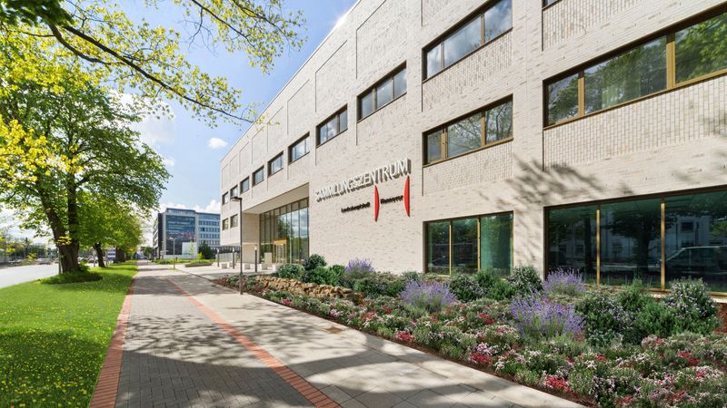 Next kauft Sammlungszentrum Hannover