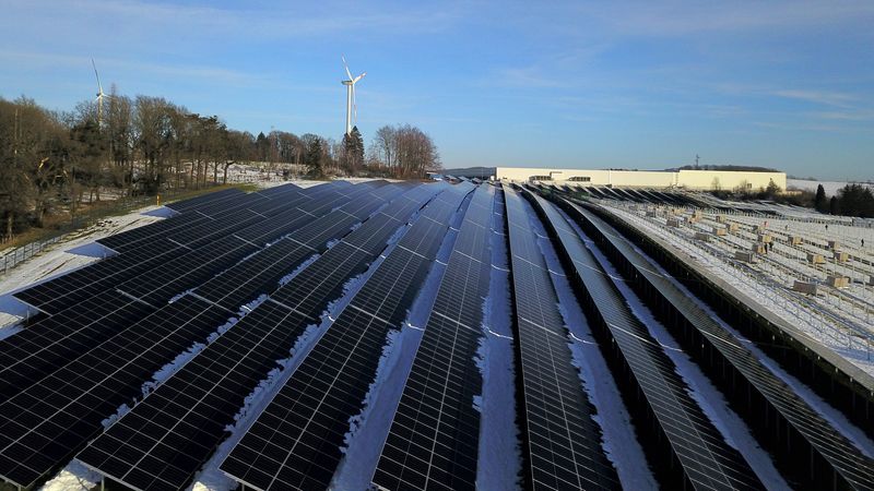 Gira: Eigener Solarpark nimmt Gestalt an