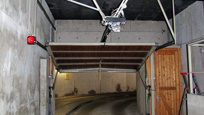 Sicherheit von Garagentoren: DIN EN 12453 & Mindestschutzniveau